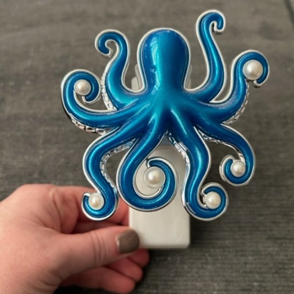 Bath & Body Works | Wall Decor | Bath Body Works Octopus Plugin | Poshmark